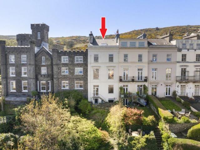 5 bedroom terraced house for sale