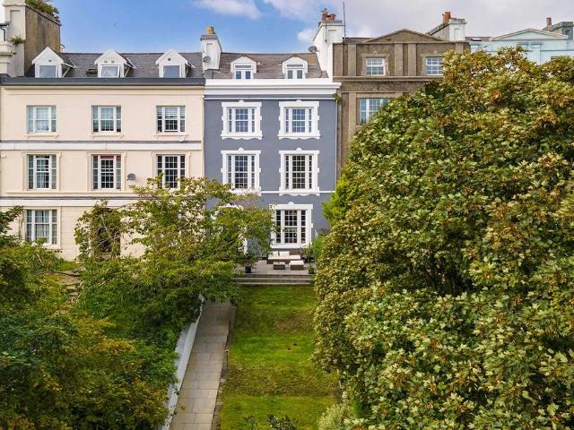 5 bedroom terraced house for sale