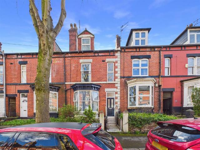 5 bedroom terraced house for sale