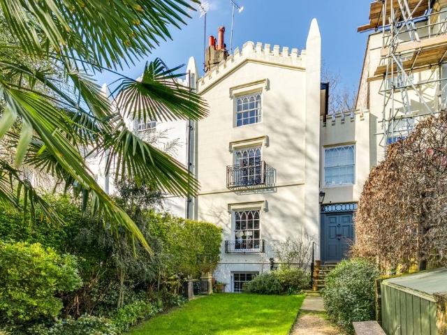 5 bedroom terraced house for sale