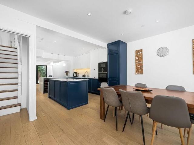 5 bedroom terraced house for sale
