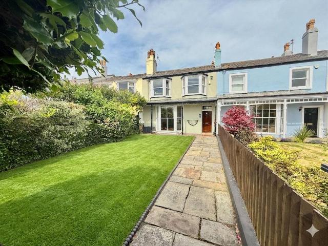 5 bedroom terraced house for sale