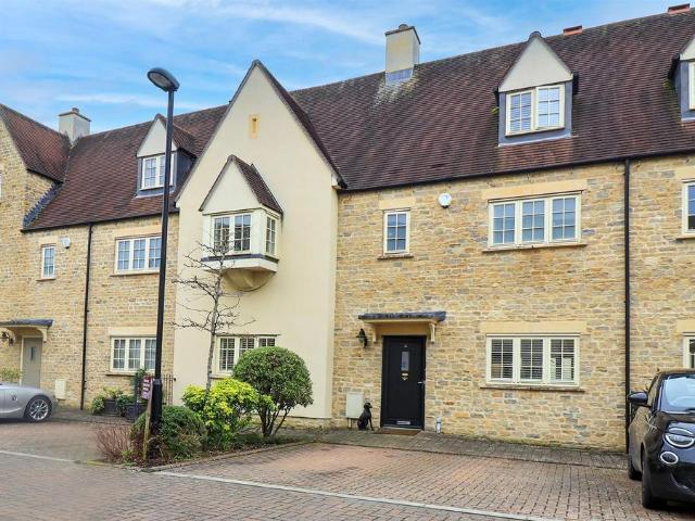 5 bedroom terraced house for sale