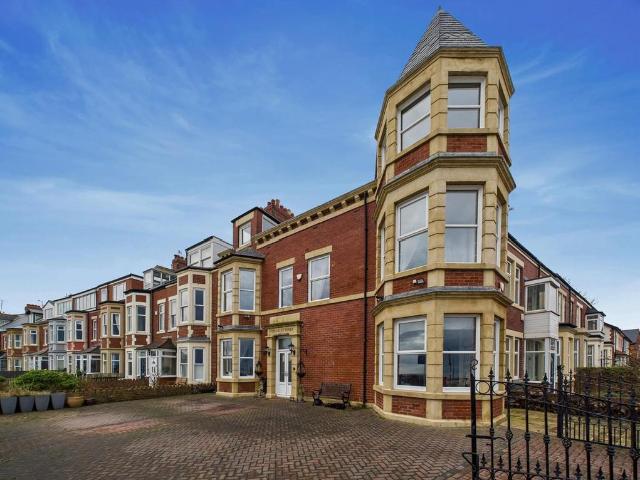 5 bedroom terraced house for sale