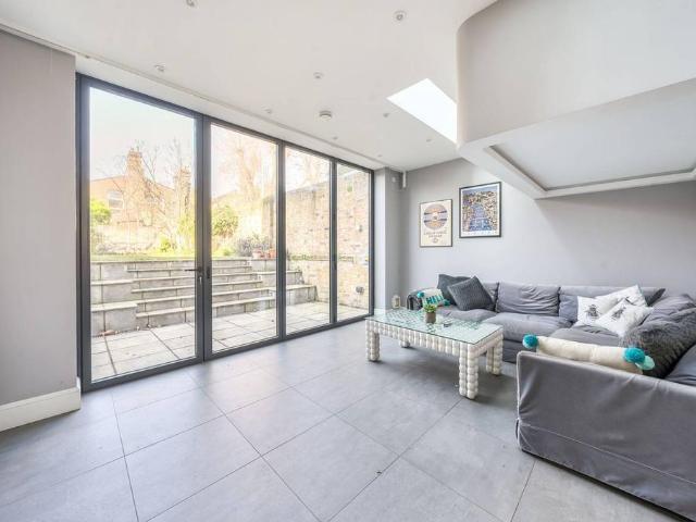 5 bedroom terraced house for sale