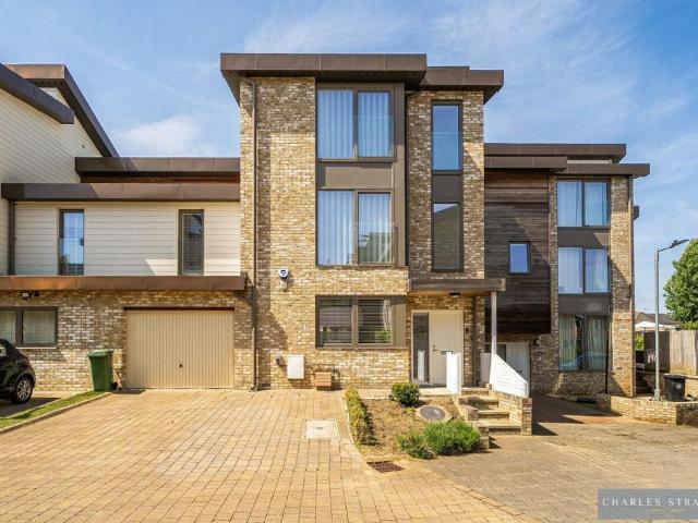 5 bedroom terraced house for sale
