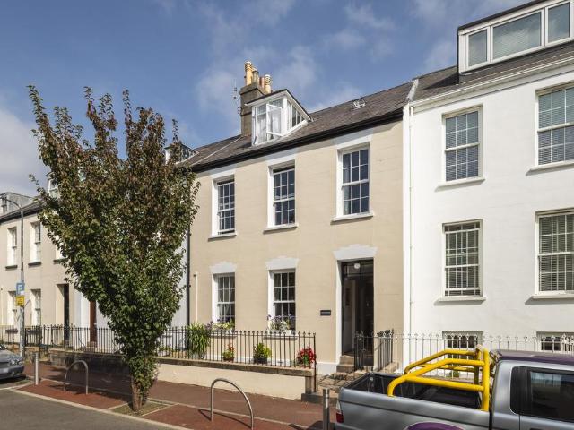 5 bedroom terraced house for sale