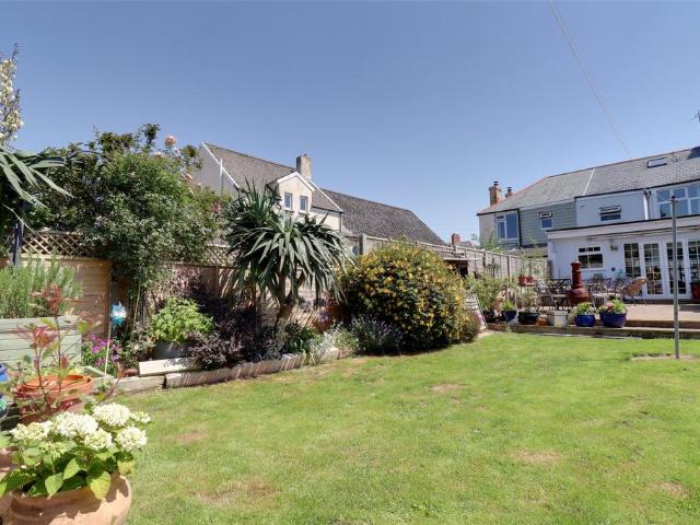 5 bedroom terraced house for sale