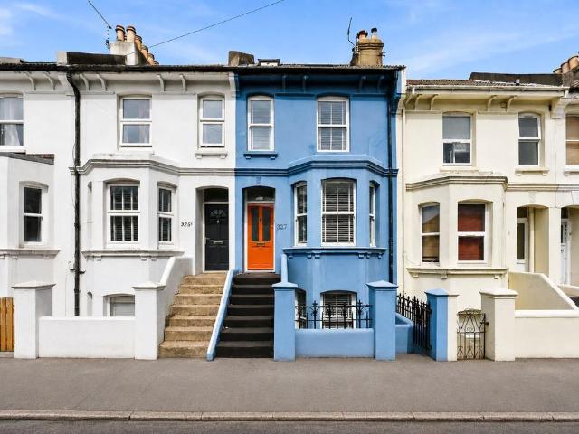 5 bedroom terraced house for sale