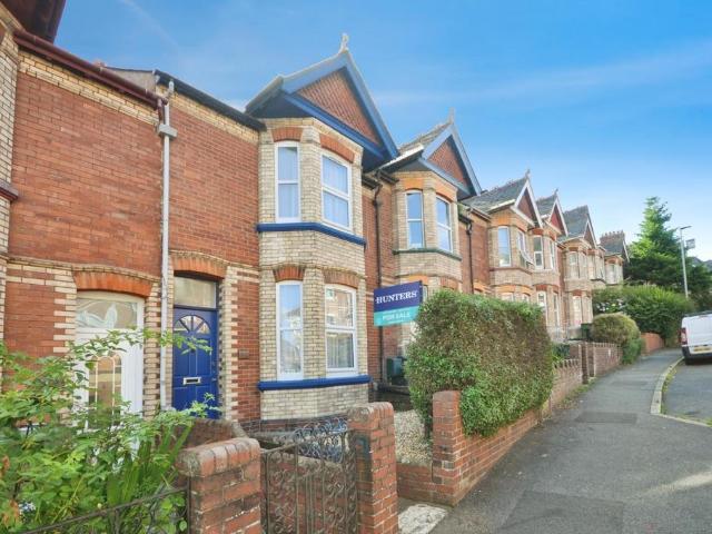 5 bedroom terraced house for sale