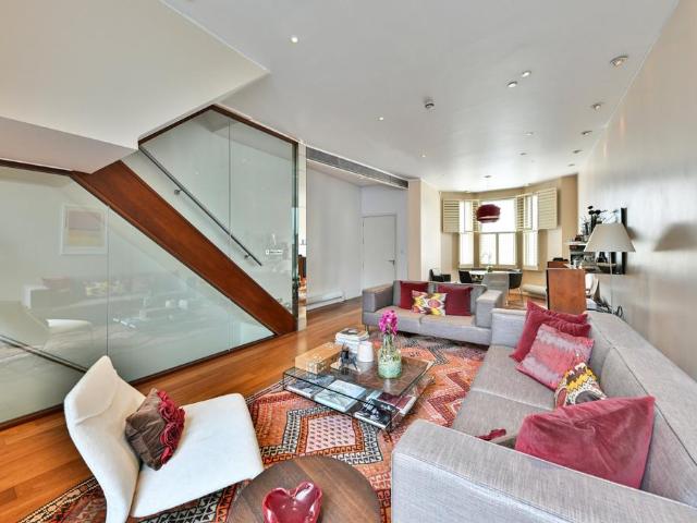 5 bedroom terraced house for sale
