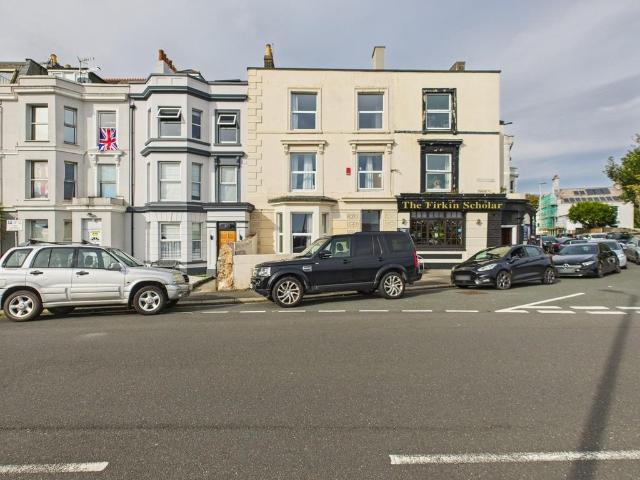 5 bedroom terraced house for sale