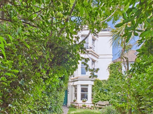 5 bedroom terraced house for sale