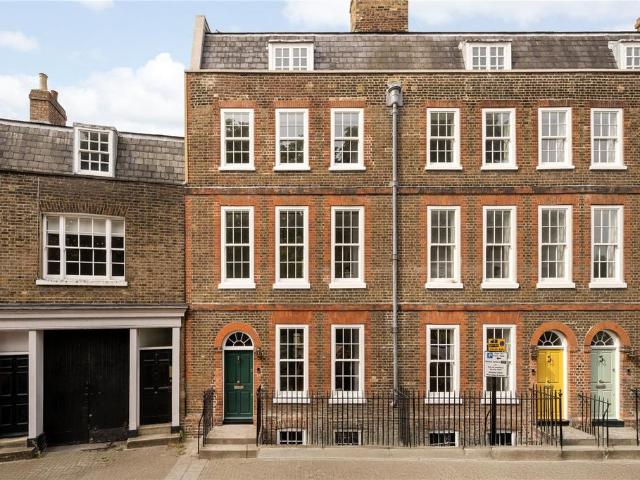 5 bedroom terraced house for sale