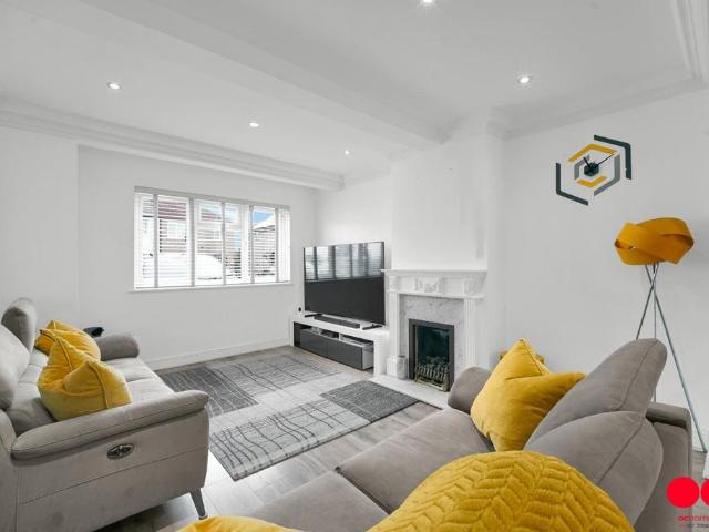 5 bedroom terraced house for sale