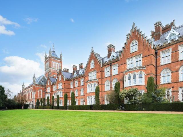 5 bedroom terraced house for sale