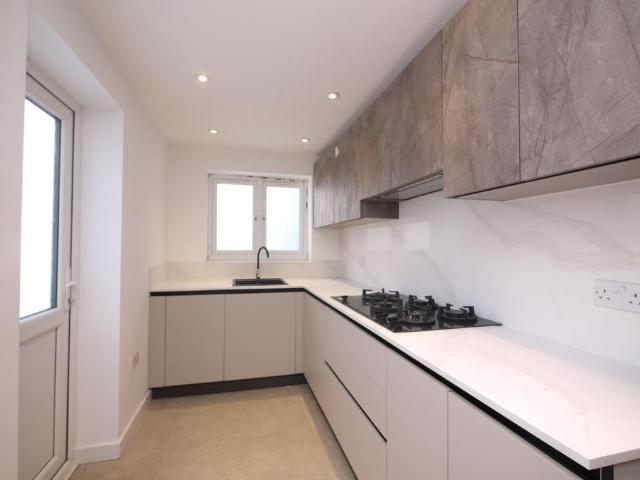 5 bedroom terraced house for sale