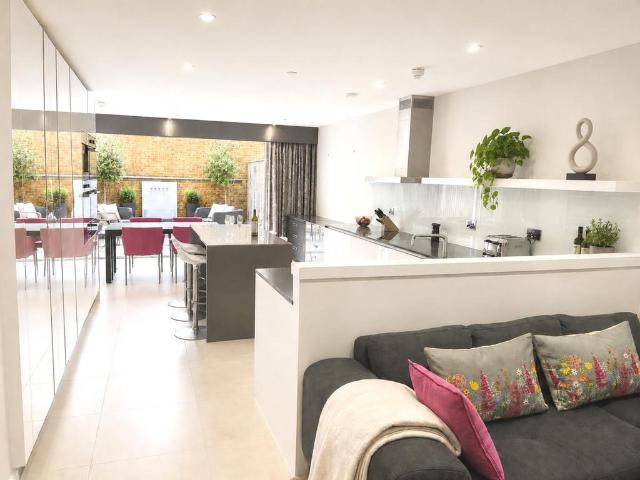 5 bedroom terraced house for sale