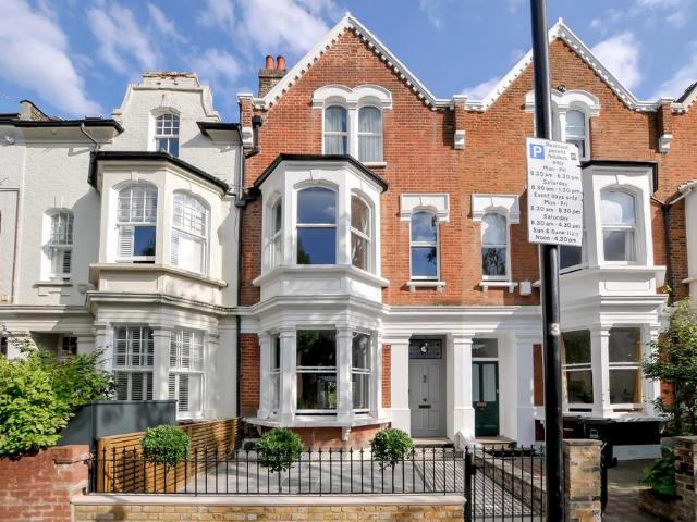 5 bedroom terraced house for sale