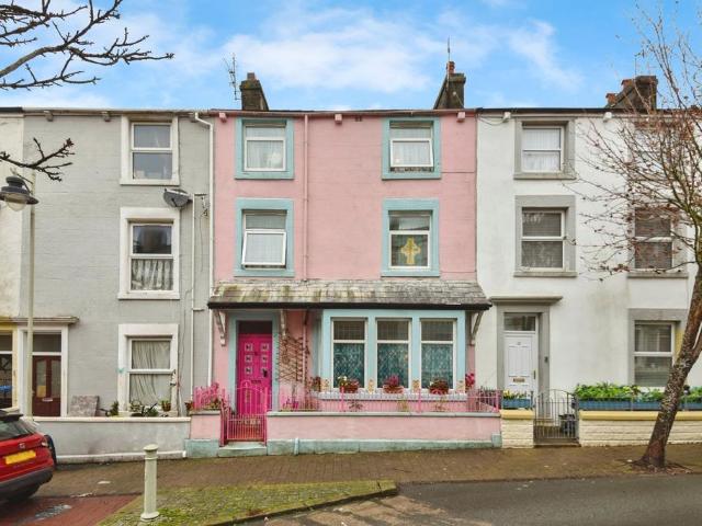 5 bedroom terraced house for sale