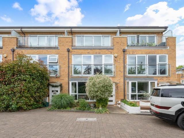 5 bedroom terraced house for sale