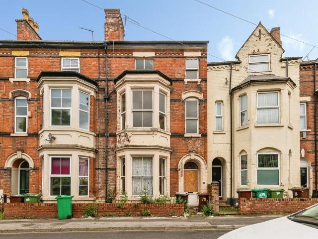 5 bedroom terraced house for sale