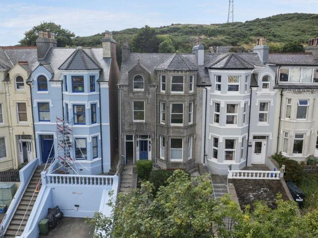 5 bedroom terraced house for sale