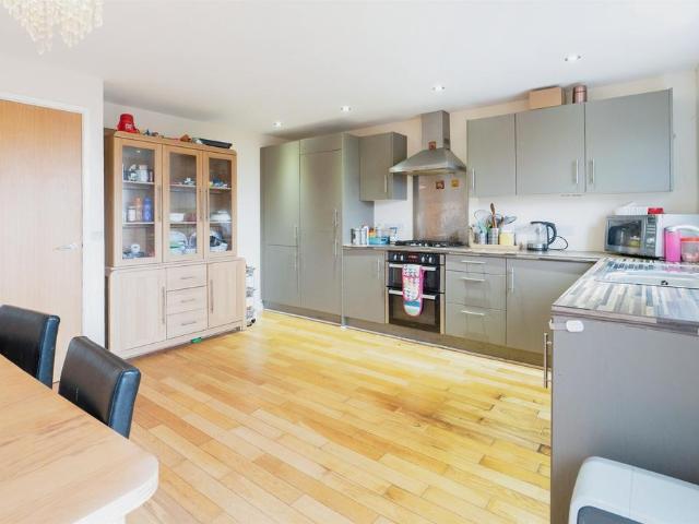 5 bedroom terraced house for sale