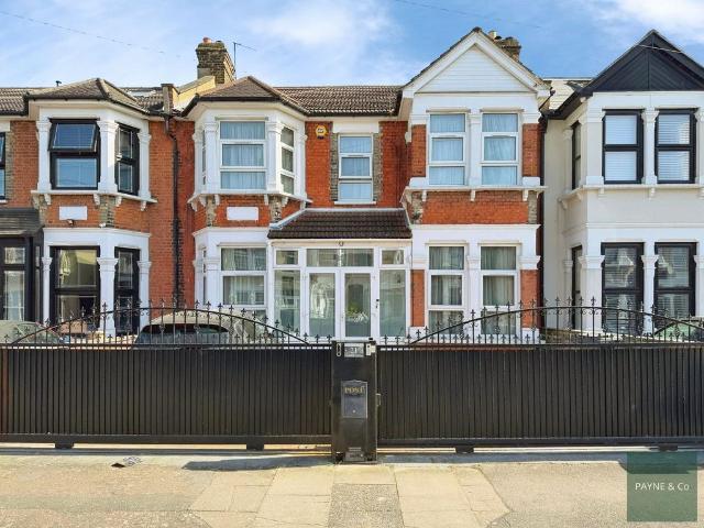 5 bedroom terraced house for sale