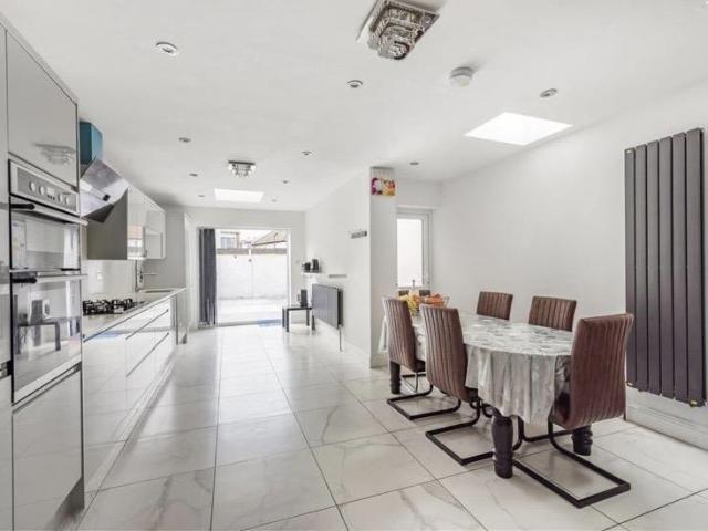 5 bedroom terraced house for sale
