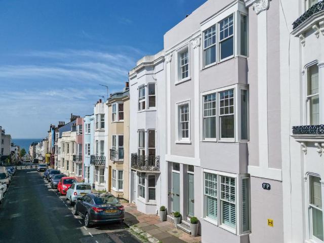 5 bedroom terraced house for sale