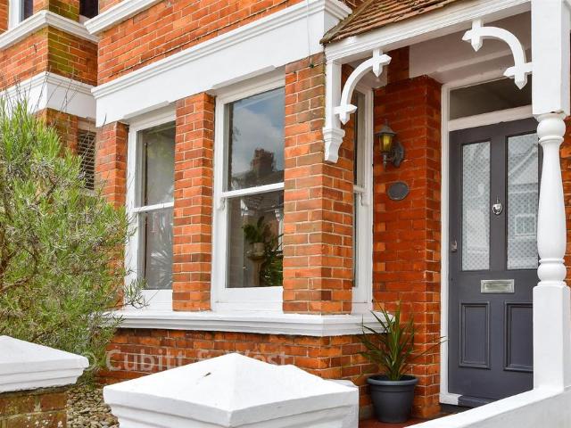 4 bedroom terraced house for sale