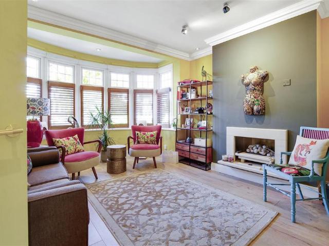5 bedroom terraced house for sale