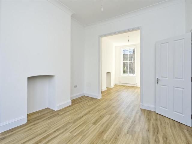 5 bedroom terraced house for sale