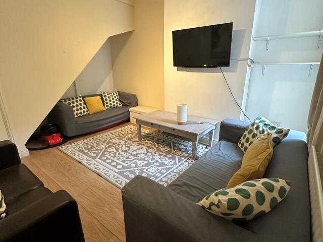 5 bedroom terraced house for sale