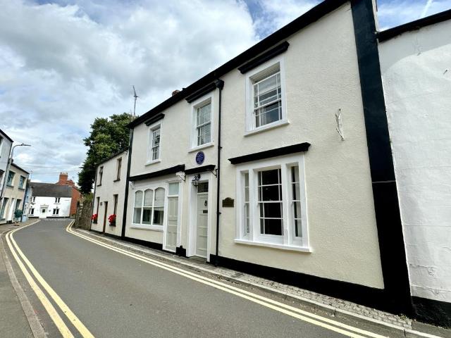 5 bedroom terraced house for sale