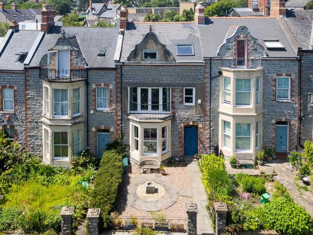 5 bedroom terraced house for sale