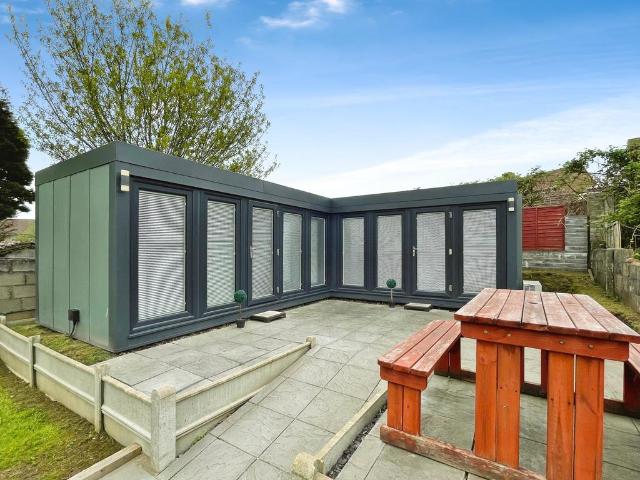 5 bedroom terraced house for sale