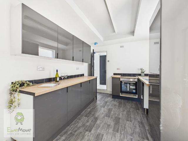 5 bedroom terraced house for sale