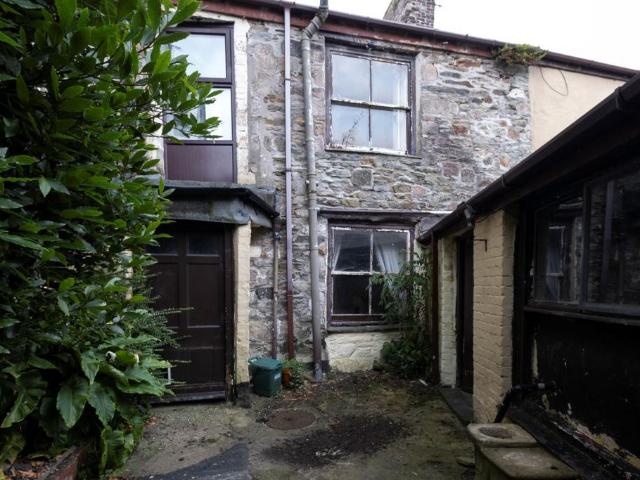 5 bedroom terraced house for sale
