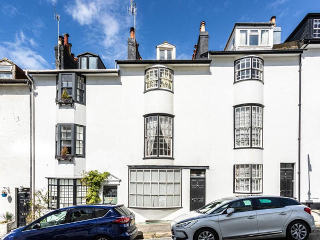 5 bedroom terraced house for sale
