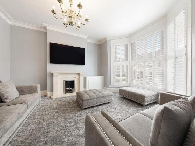 5 bedroom terraced house for sale