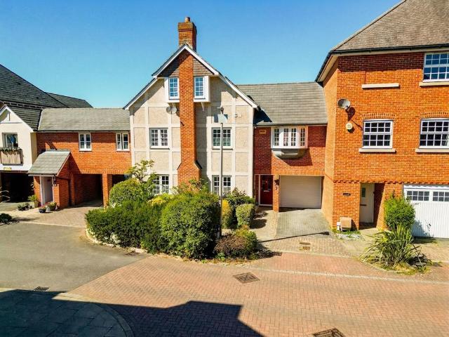 5 bedroom terraced house for sale