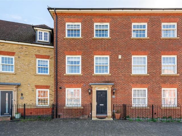 5 bedroom terraced house for sale