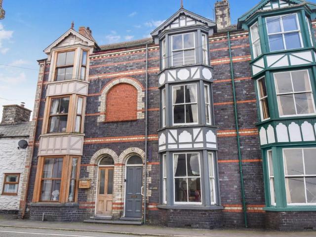 5 bedroom terraced house for sale