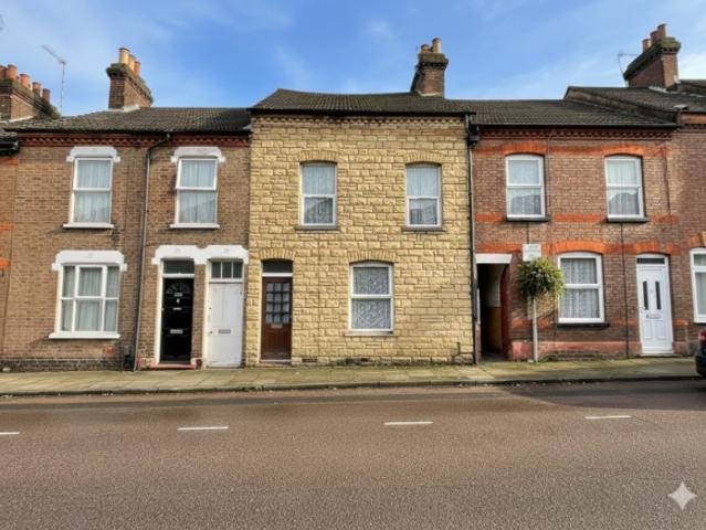 5 bedroom terraced house for sale in Cowper Street, Luton, Bedfordshire, LU1 3RZ, LU1