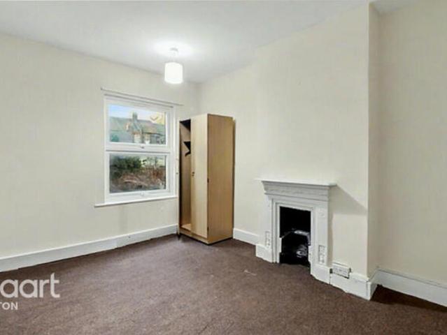 5 bedroom terraced house for sale in Cowper Street, Luton, LU1