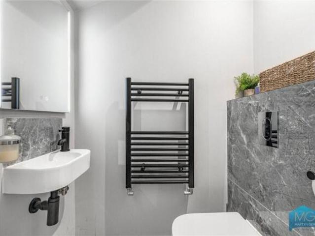 5 bedroom terraced house for sale in Cornwall Avenue, London, N3
