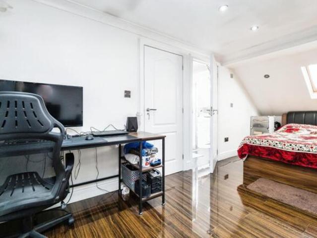5 bedroom terraced house for sale in Caistor Park Road, Stratford, London, E15