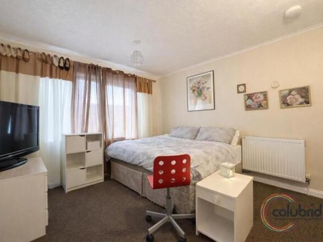 5 bedroom terraced house for sale in Cramphorn Walk, Chelmsford, CM1